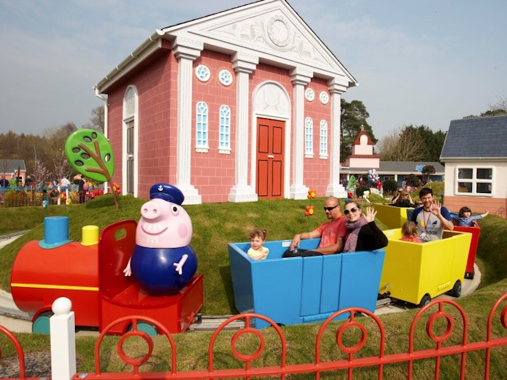 Guides to Paultons Park and Peppa Pig World Short Breaks | Paultons Breaks