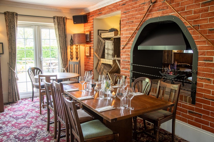 Mortimer Arms | Hotels near Paultons Park and Peppa Pig World