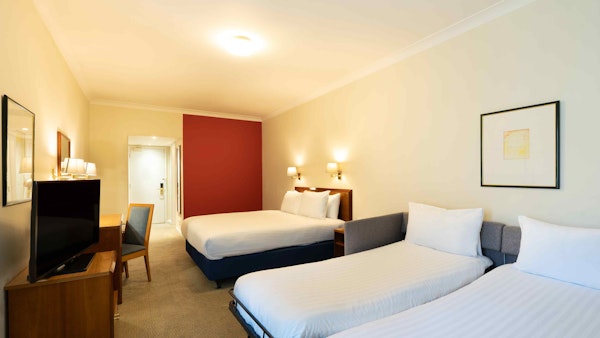 Holiday Inn Fareham | Hotels near Paultons Park and Peppa Pig World