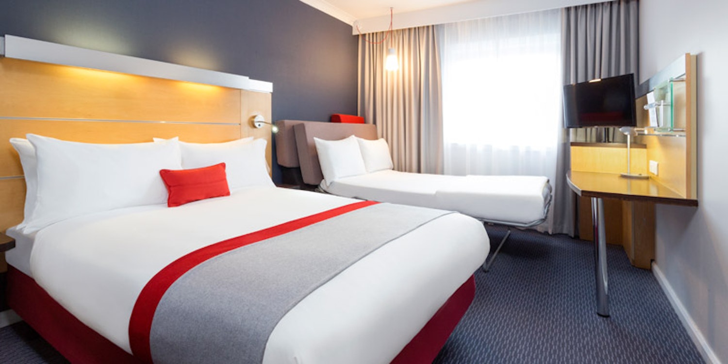 Holiday Inn Express M27 J7 | Hotels near Paultons Park