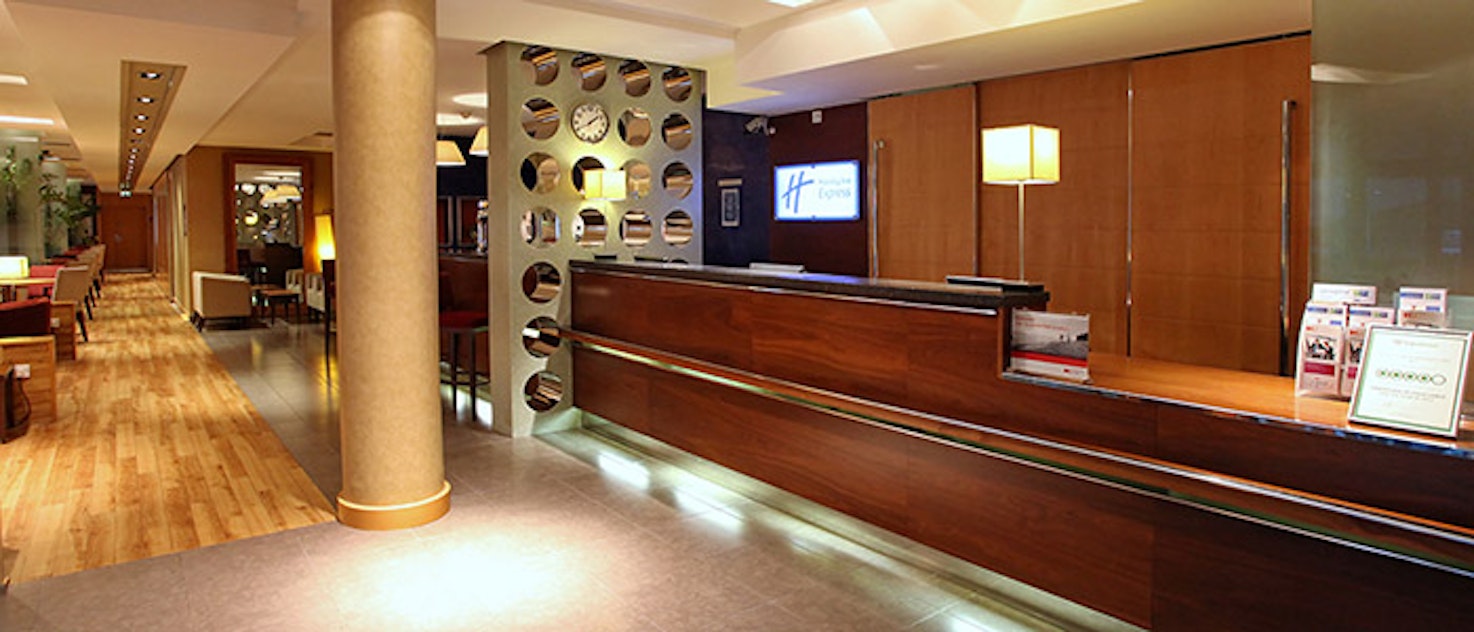 Holiday Inn Express M27 J7 | Hotels near Paultons Park