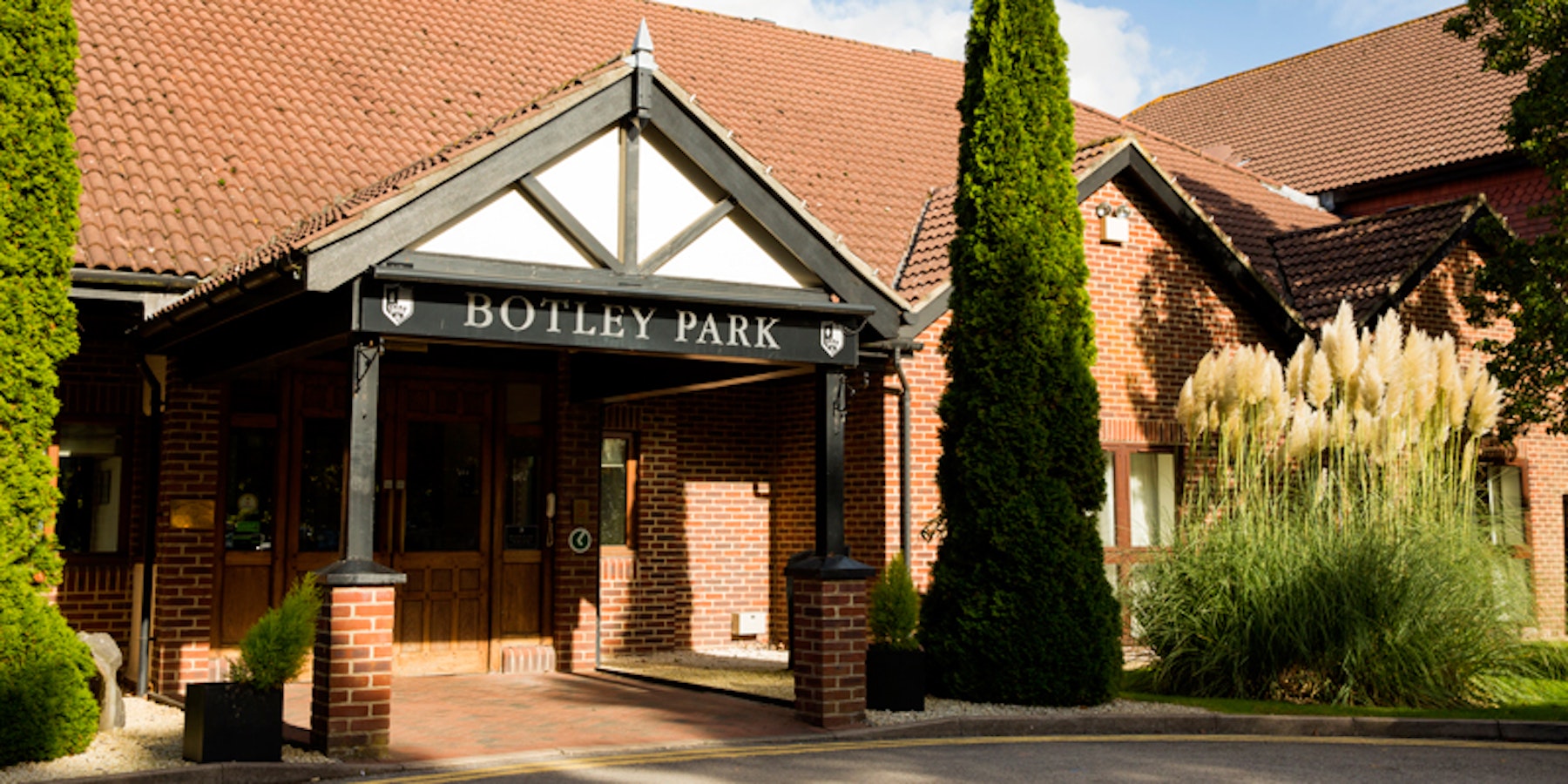 Macdonald Botley Park Hotel | Hotels near Paultons Park